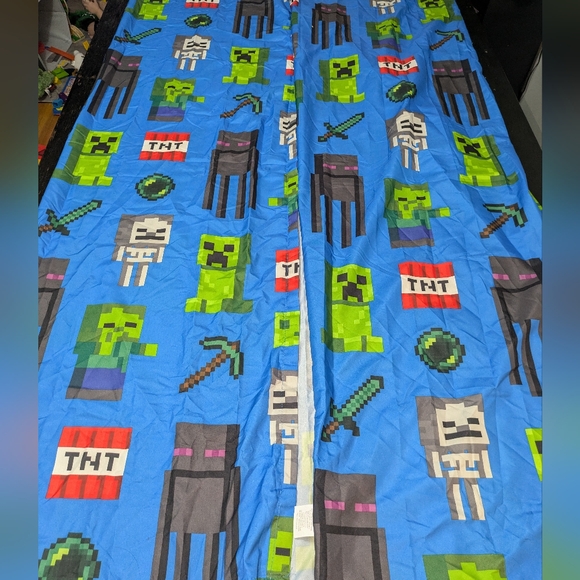 minecraft | Accents | Nwt Set Of 2 Blue And Green Minecraft Window ...